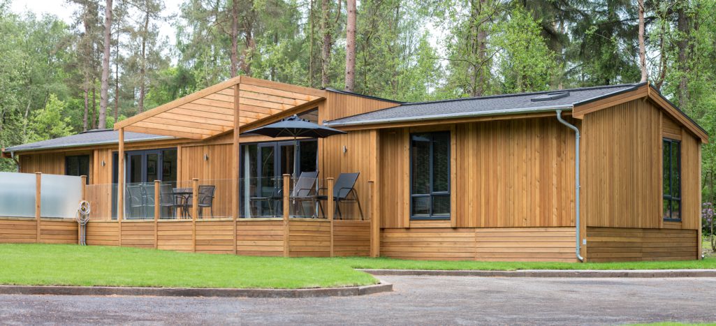 Expertly crafted bespoke timber lodges since 1986 - PinelogPinelog